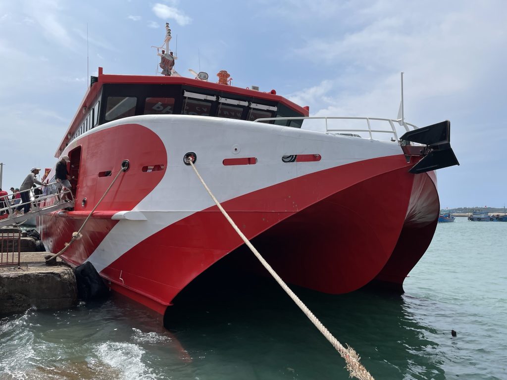 Hình ảnh nổi bật tàu cao tốc Trưng Trắc hoạt động trên tuyến Phan Thiết ...