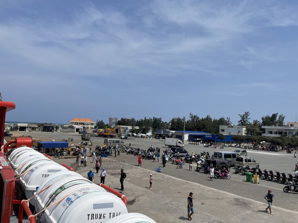 Experience the Trung Trac high-speed boat on the Phan Thiet – Phu Quy route